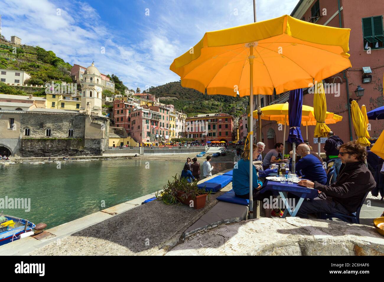Vernazza italy cafe hi-res stock photography and images - Alamy