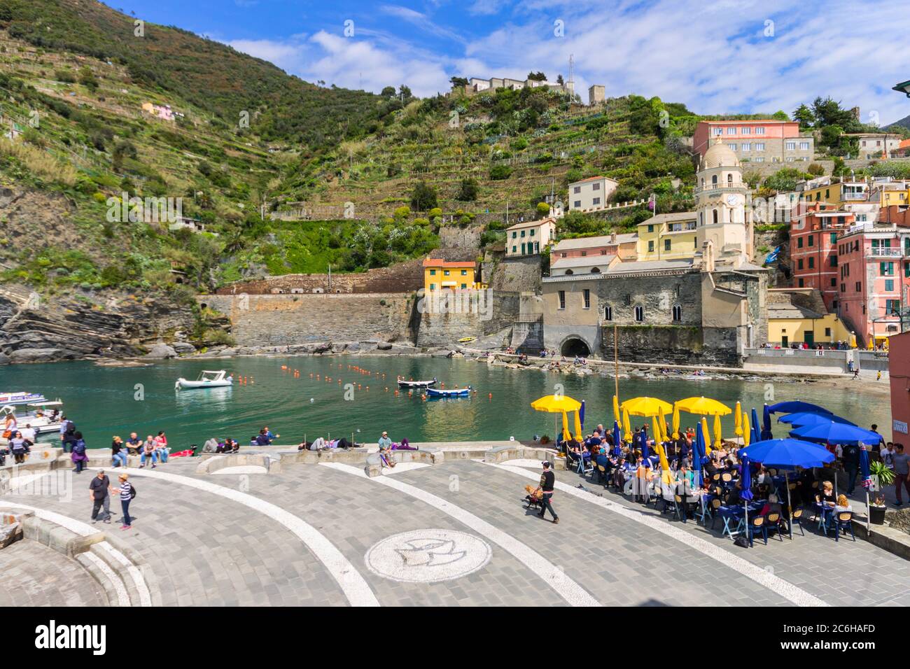 Vernazza italy cafe hi-res stock photography and images - Alamy
