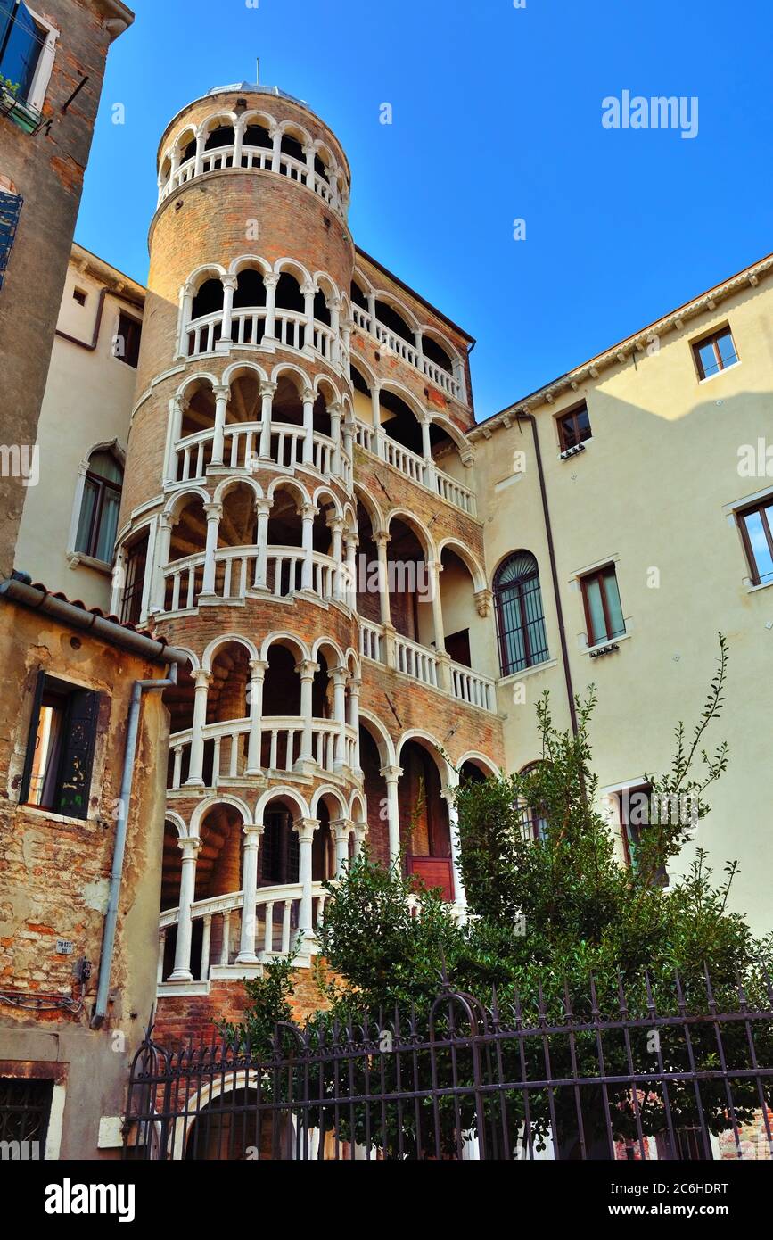 Venetian Palazzo Contarini del Bovolo, Venice, Italy Stock Photo - Alamy
