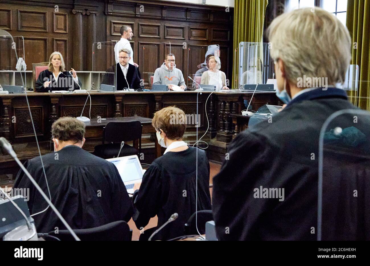 10 July 2020, Hamburg: Anne Maier-Göring (back, l), presiding judge ...
