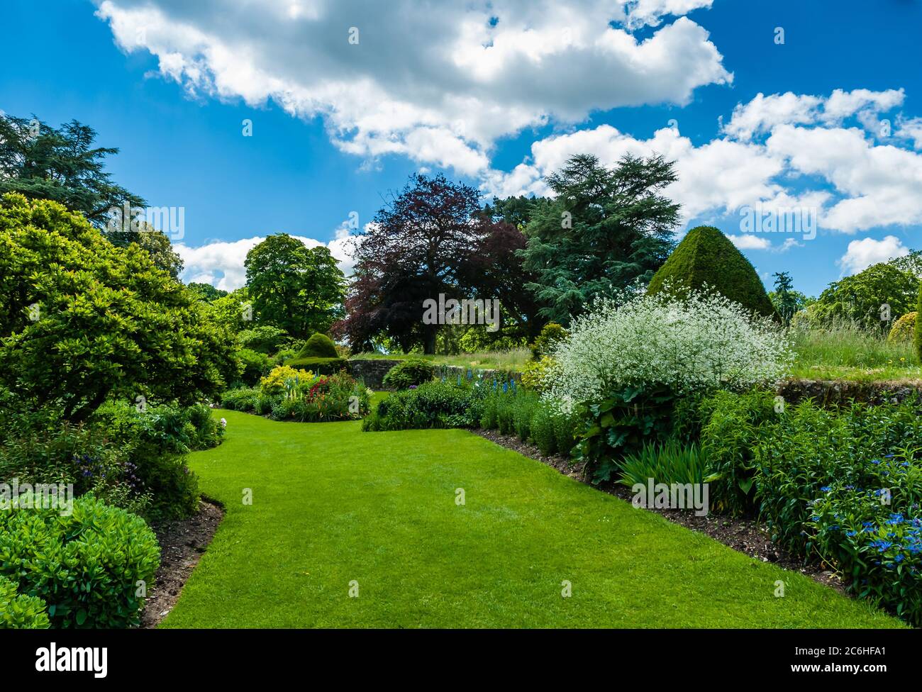 Perfect garden display hi-res stock photography and images - Alamy