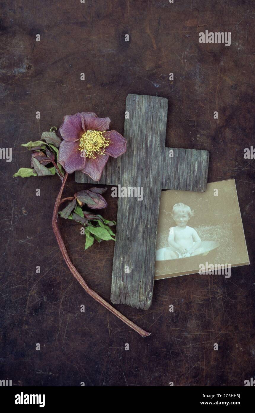 Christian child cross hi-res stock photography and images - Alamy