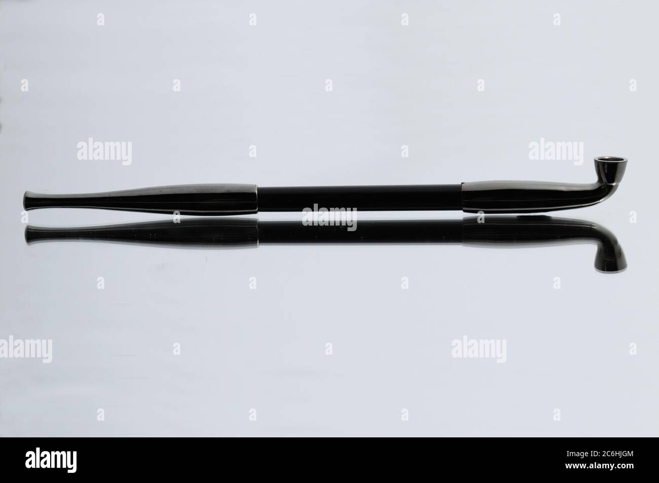 Kiseru - Black Japanese traditional smoking pipe Stock Photo - Alamy