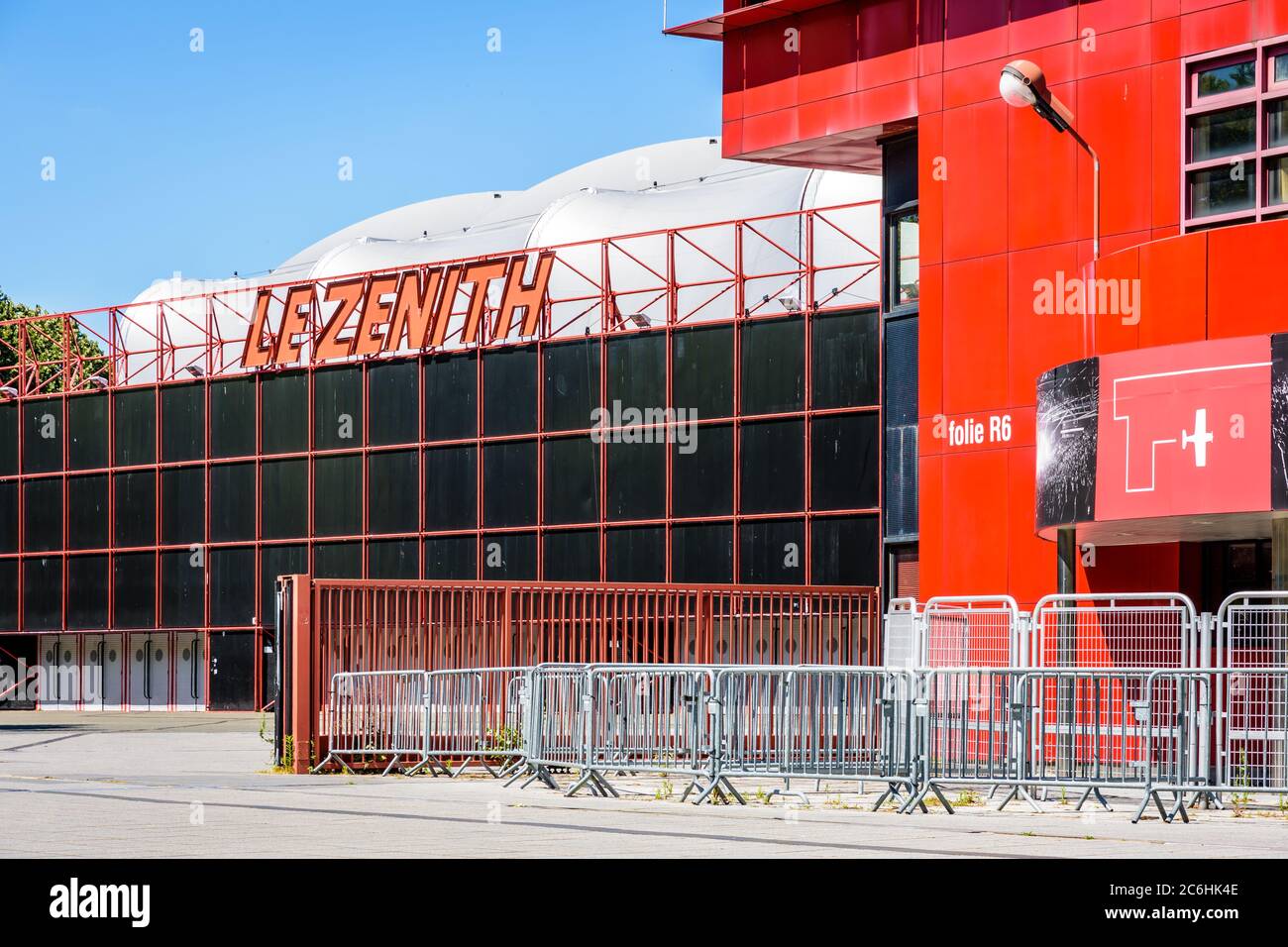 Paris le zenith hi-res stock photography and images - Alamy
