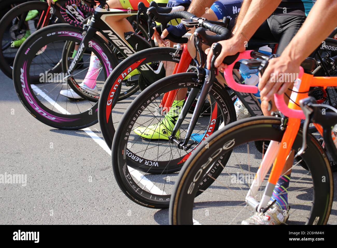 Professional cycle racing hi-res stock photography and images - Alamy