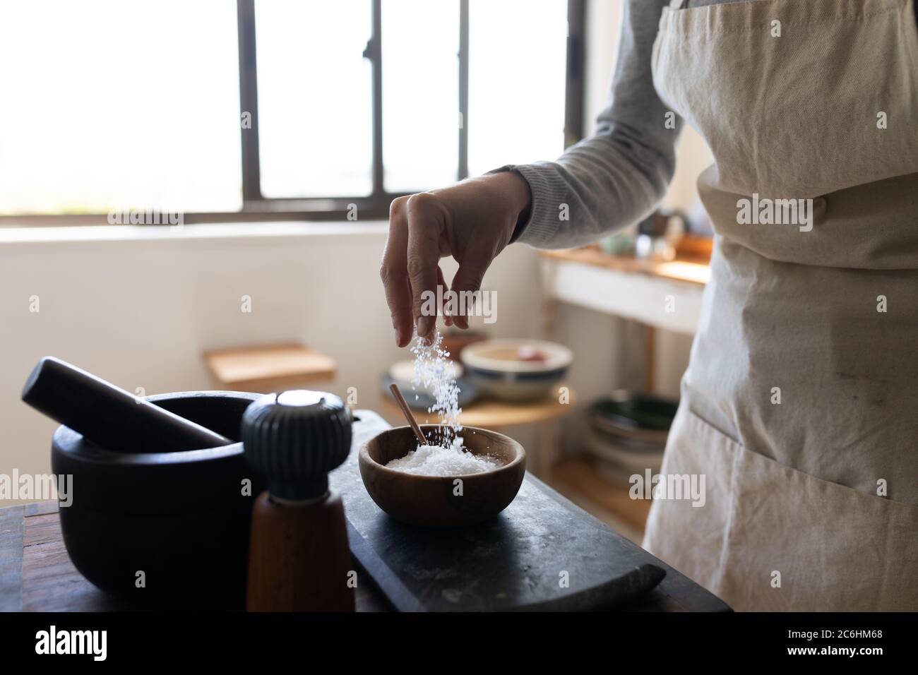 Hand sprinkling salt hi-res stock photography and images - Alamy