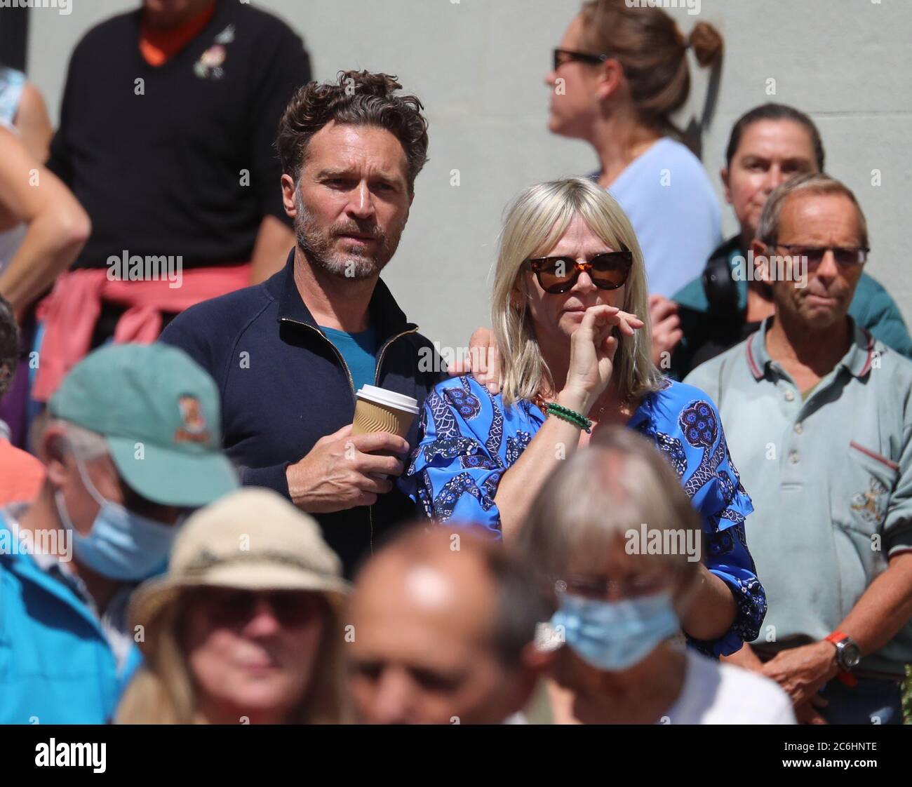 Zoe ball radio tv presenter hi-res stock photography and images - Alamy