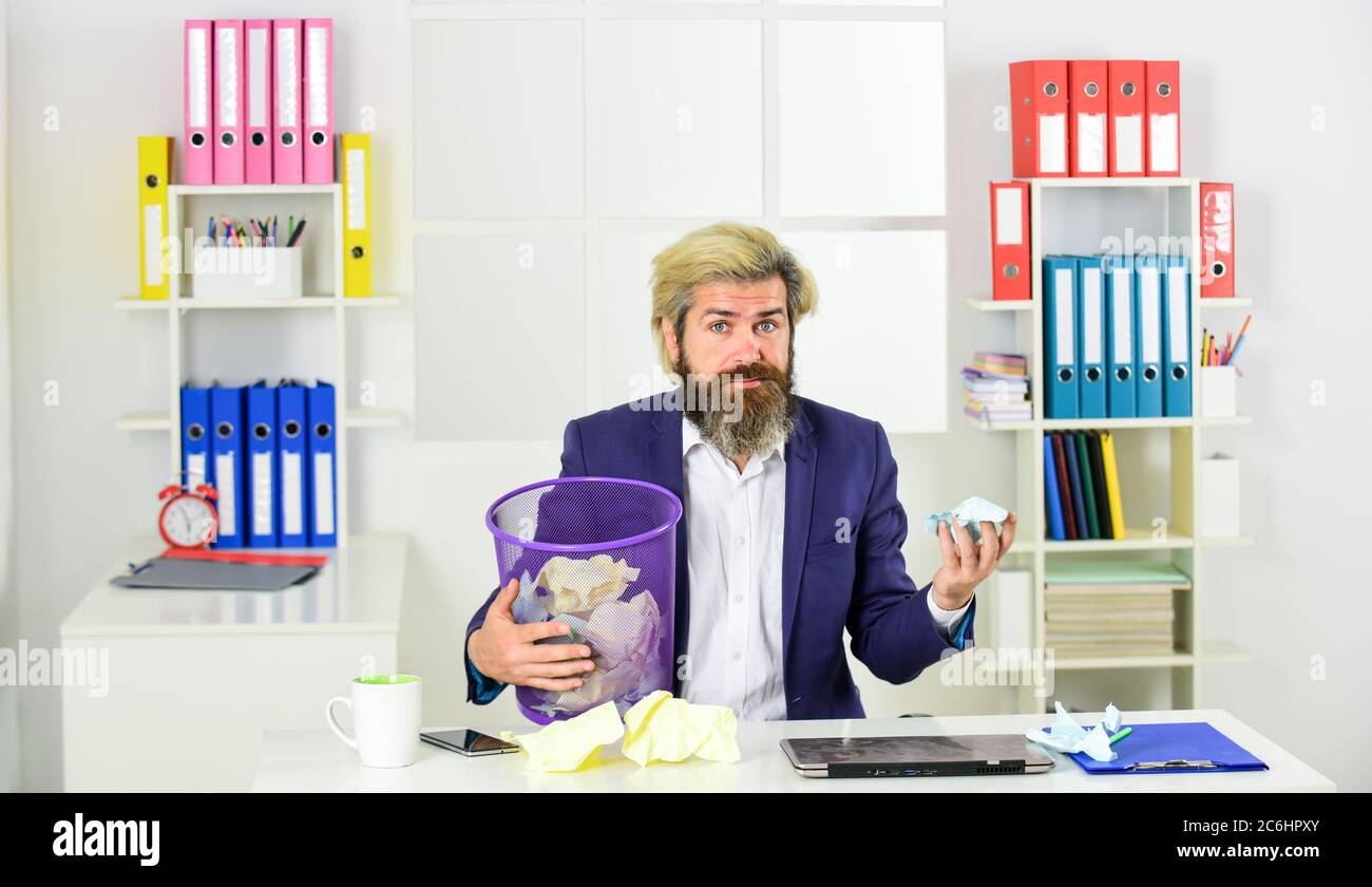 Man digging in garbage can hi-res stock photography and images - Alamy
