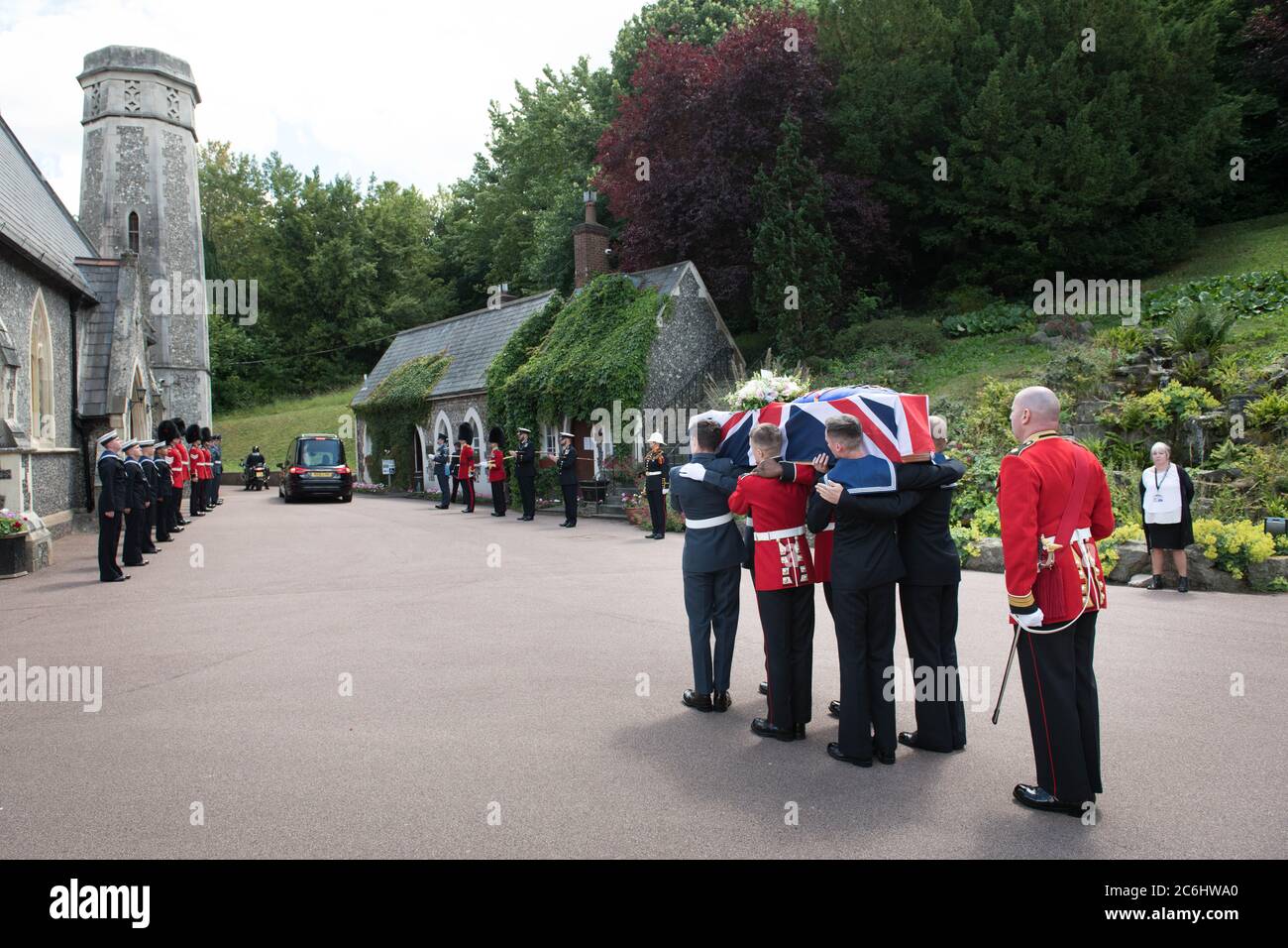 Service personnel carry the coffin of forces sweetheart Dame Vera Lynn ...