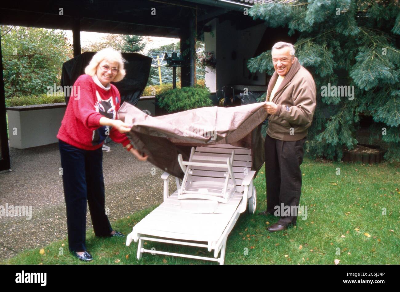 Heinz Schenk, deutscher Showmaster, Schauspieler und Sänger, bereitet ...