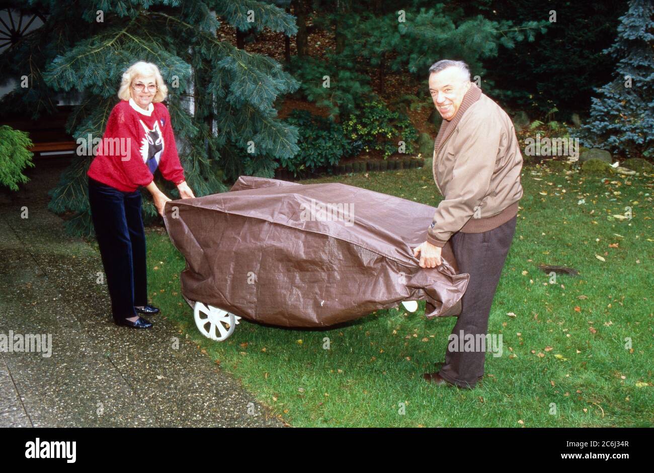 Heinz Schenk, deutscher Showmaster, Schauspieler und Sänger, bereitet ...