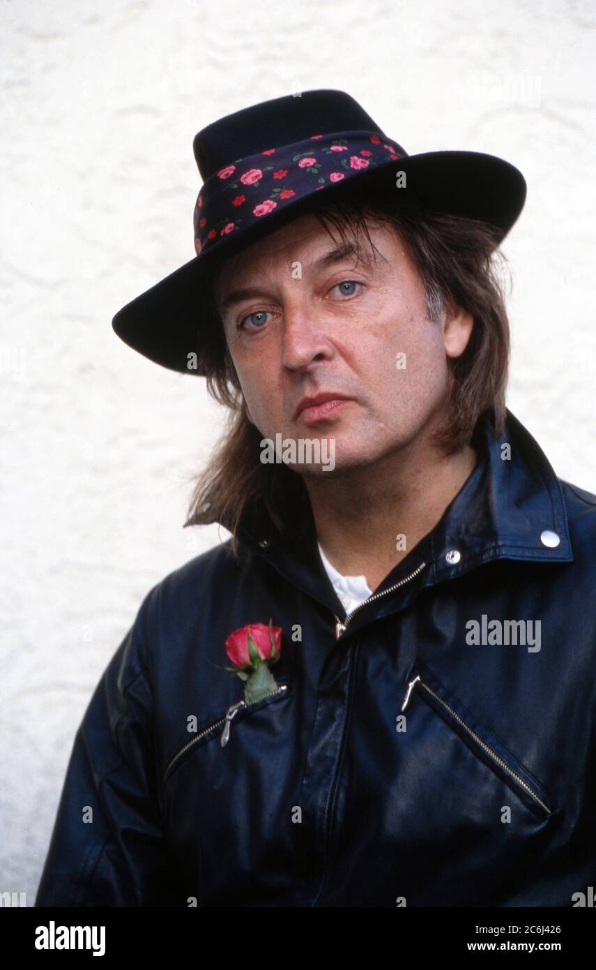 1992 singers hi-res stock photography and images - Alamy