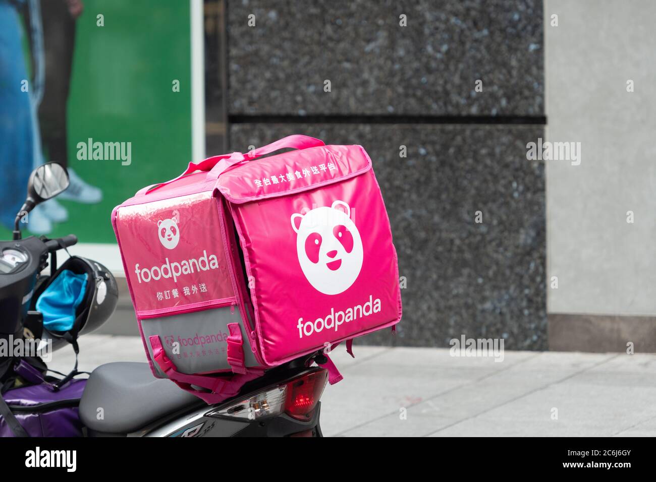 Food panda app hi-res stock photography and images - Alamy