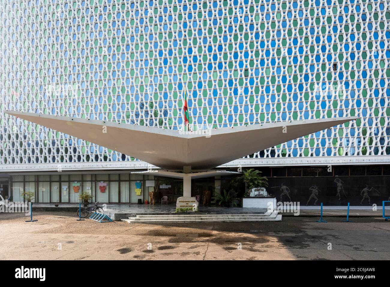 Cantilevered glass canopy hi-res stock photography and images - Alamy