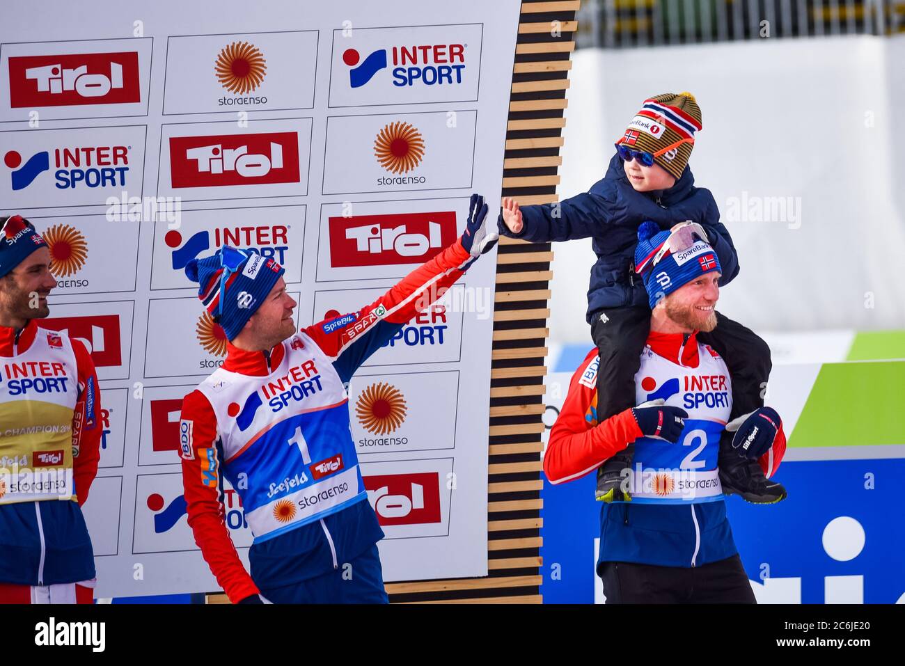 Athletes and children hi-res stock photography and images - Alamy