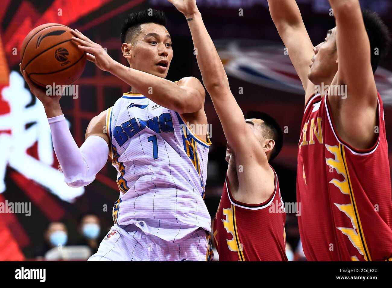 Qingdao, China's Shandong Province. 10th July, 2020. Jeremy Lin (L) of ...