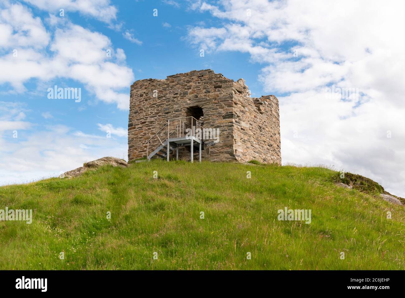 CASTLE VARRICH TONGUE SUTHERLAND SCOTLAND THE CASTLE IN SUMMER ENTRANCE ...
