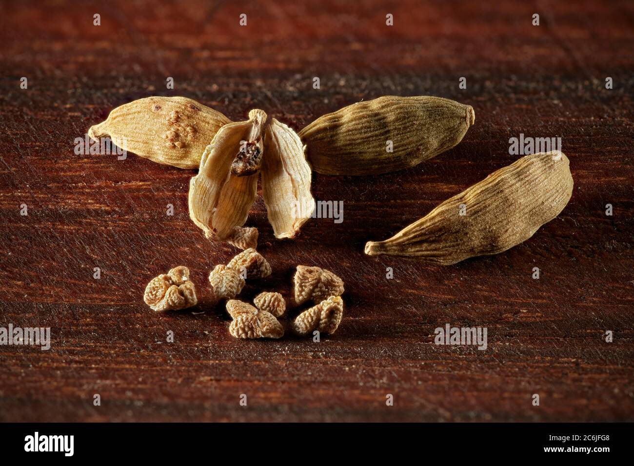 Cardamon open pod hi-res stock photography and images - Alamy