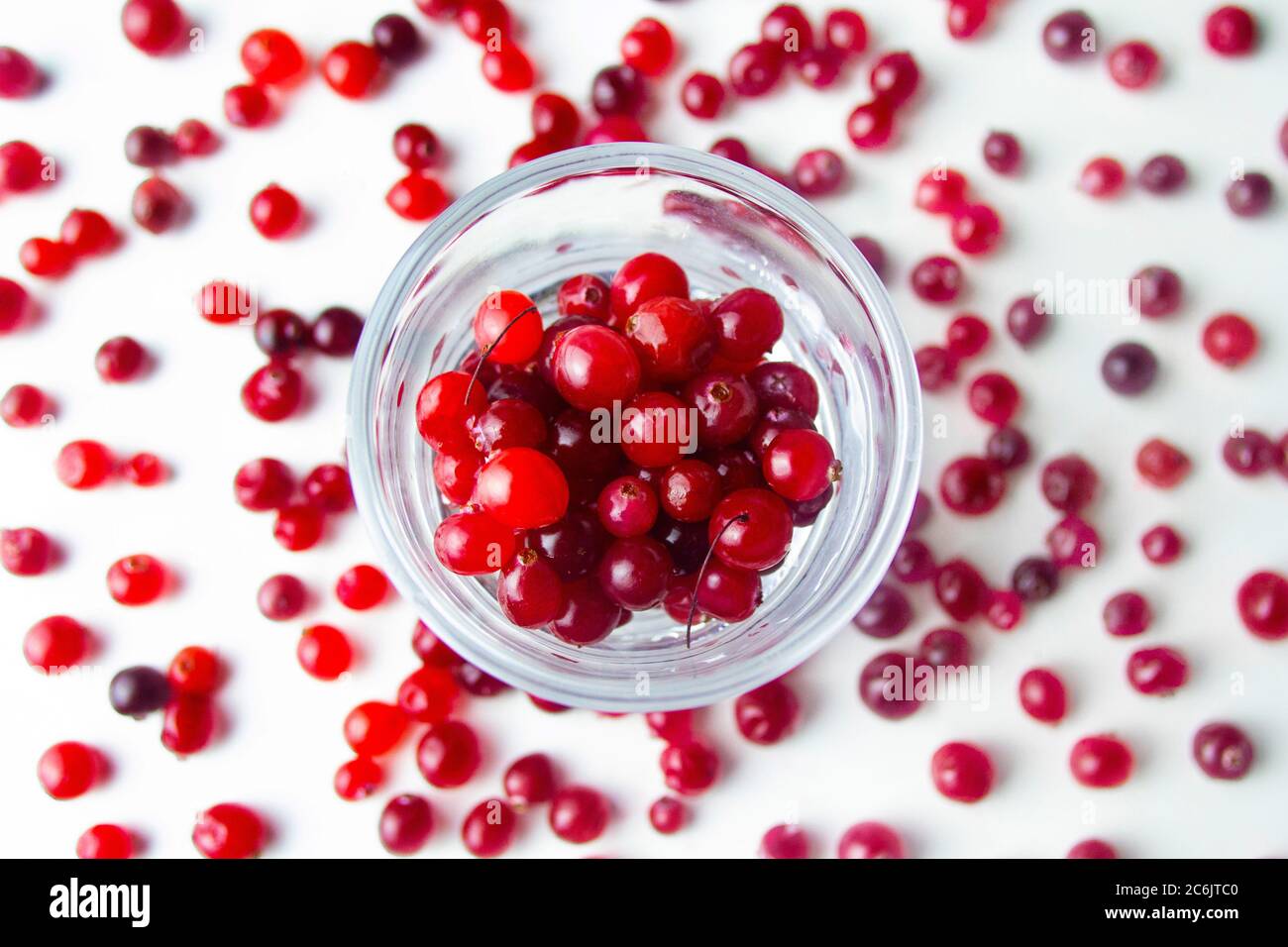 Raw cranberries top view hi-res stock photography and images - Alamy