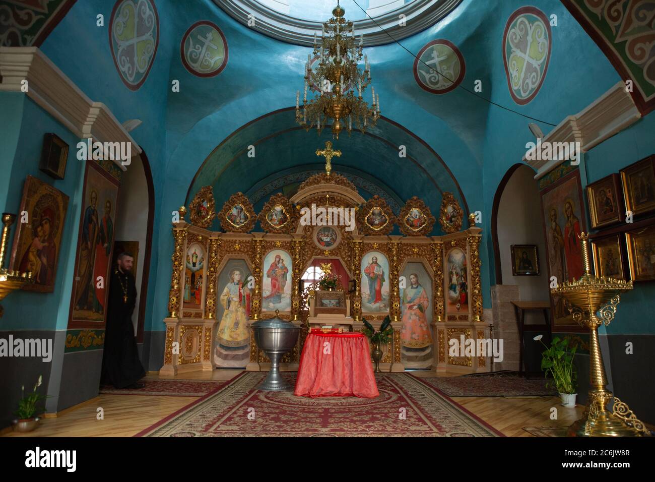 Iconostasis church gold decoration hi-res stock photography and images ...