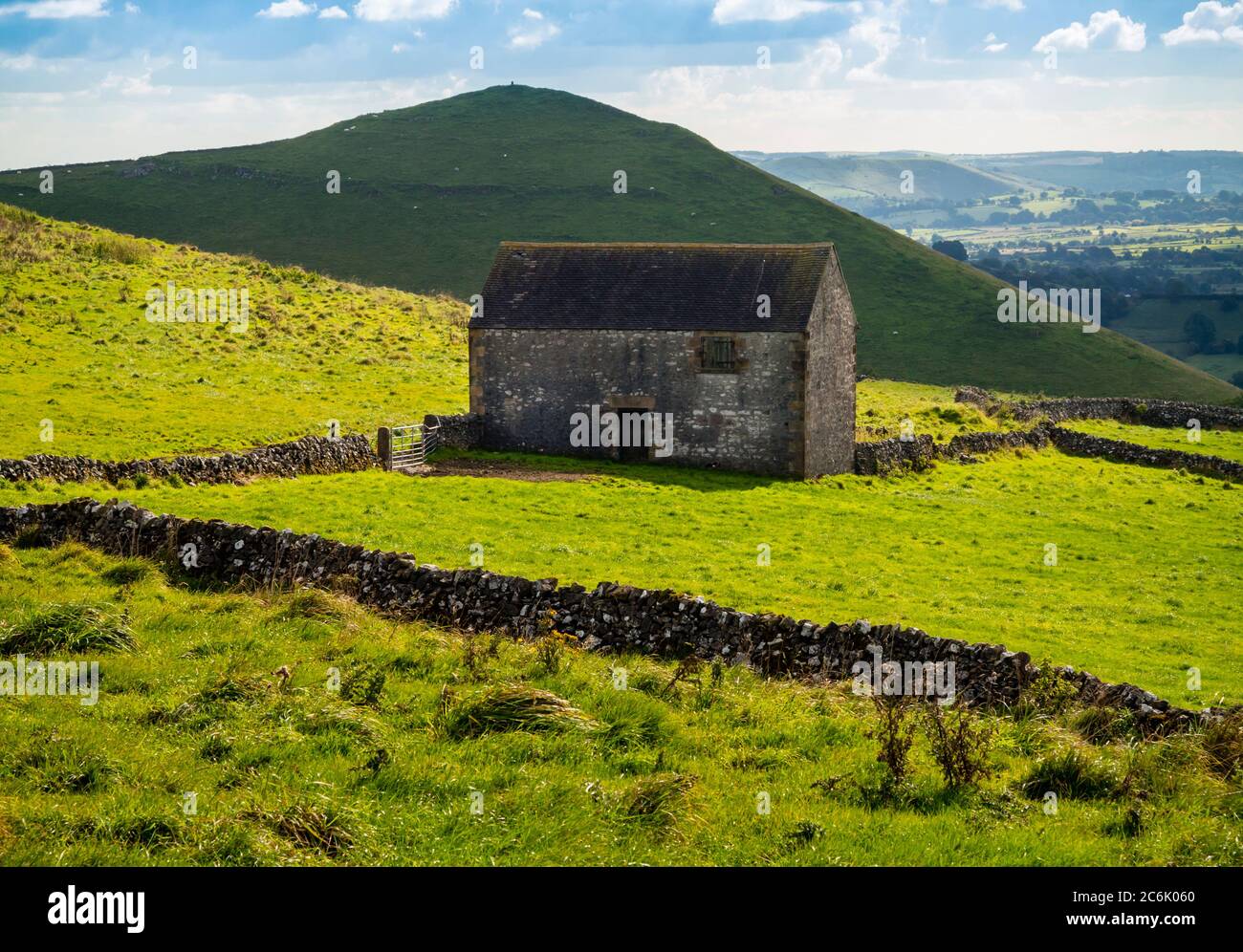 High barn farm hi-res stock photography and images - Alamy