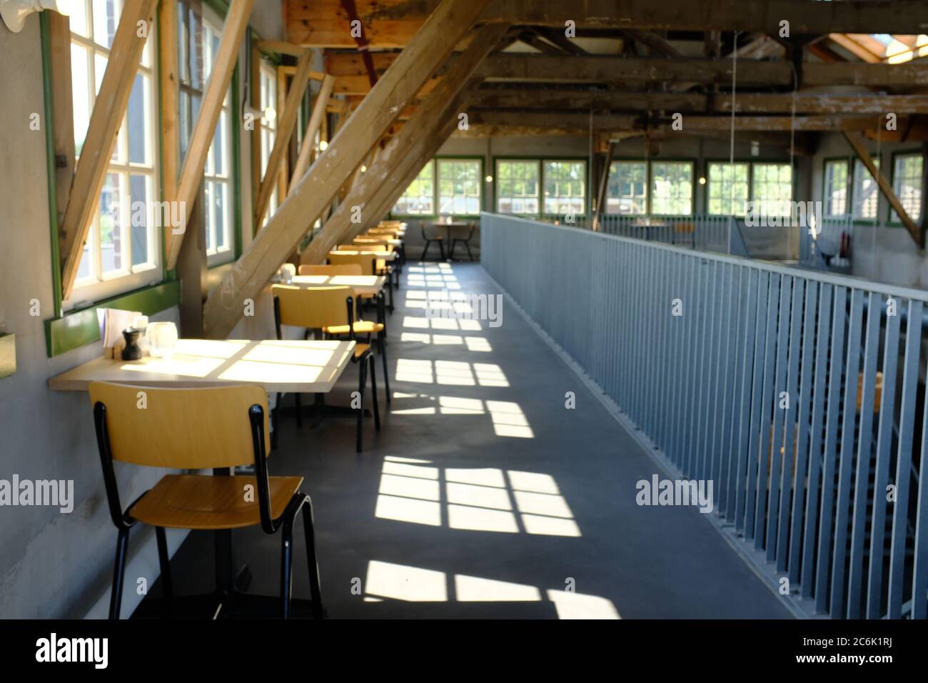 Square window panes hi-res stock photography and images - Alamy