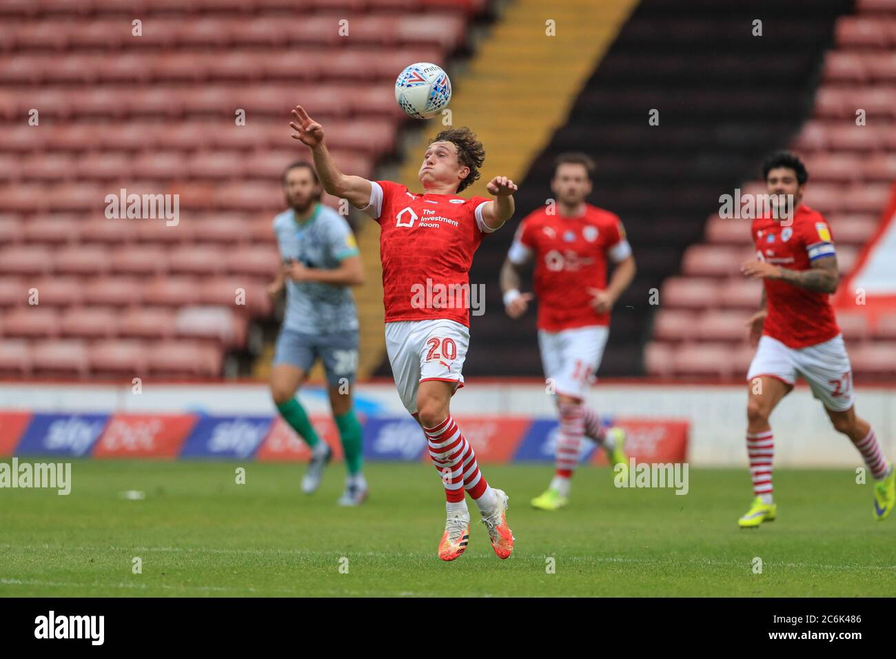 Callum Styles (20) of Barnsley controls the ball Stock Photo - Alamy