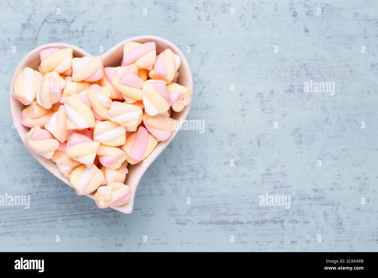 Flat lay soft marshmallows hi-res stock photography and images - Alamy