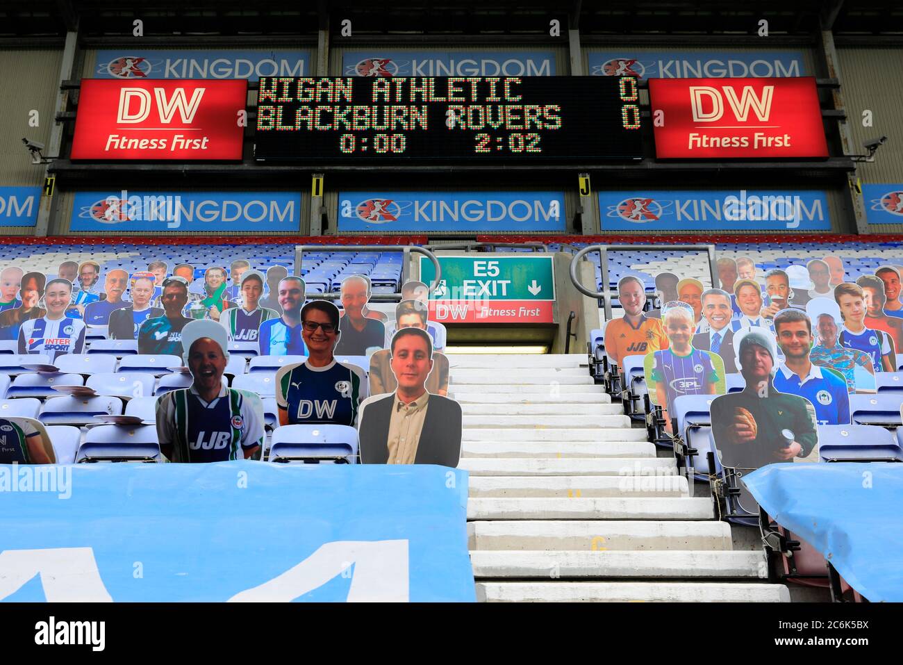 Fan pictures in grandstands hi-res stock photography and images - Alamy