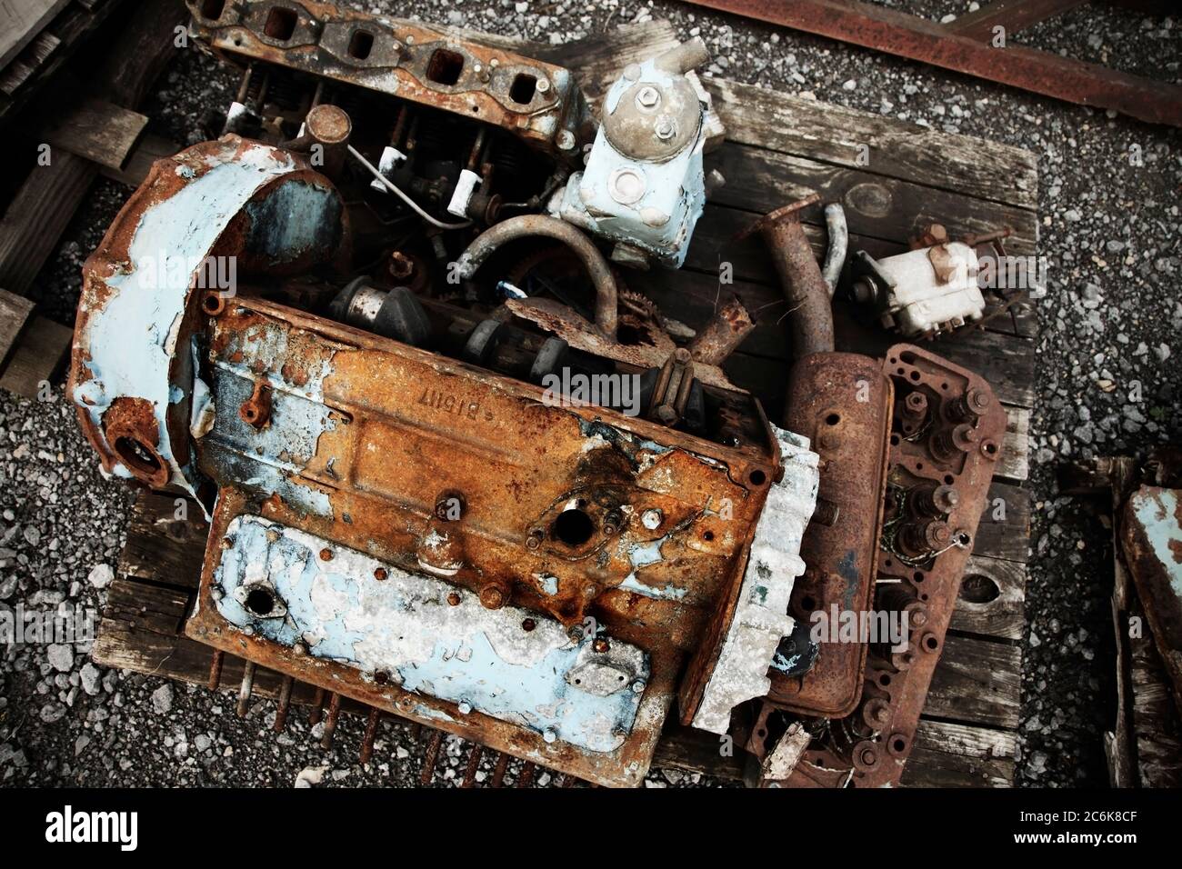 4 cylinder petrol engine hi-res stock photography and images - Alamy