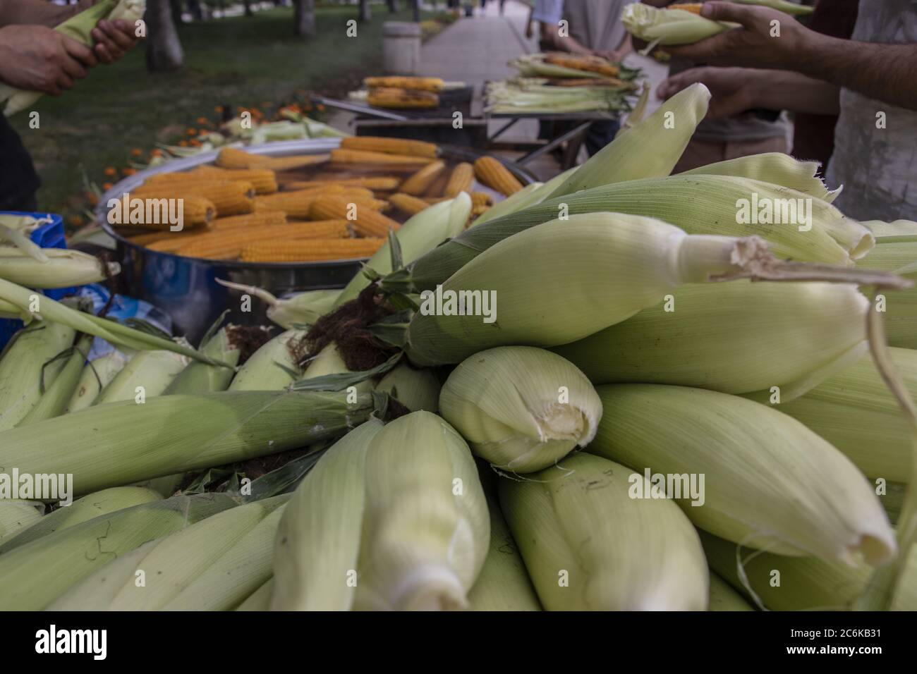 vendor sells corn for tourist on the street in Turkey Stock Photo - Alamy