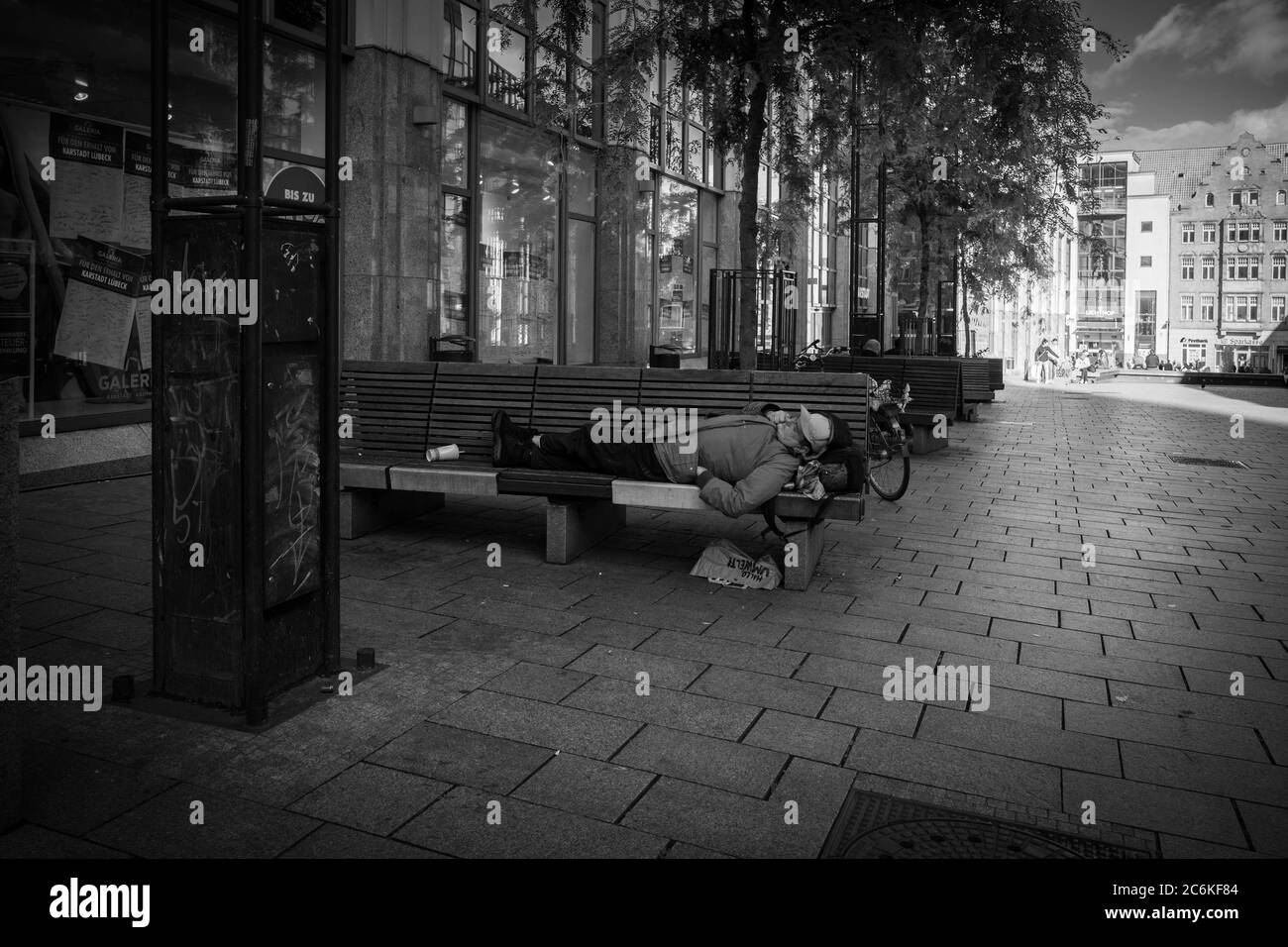 Homeless man male sitting Black and White Stock Photos & Images - Alamy