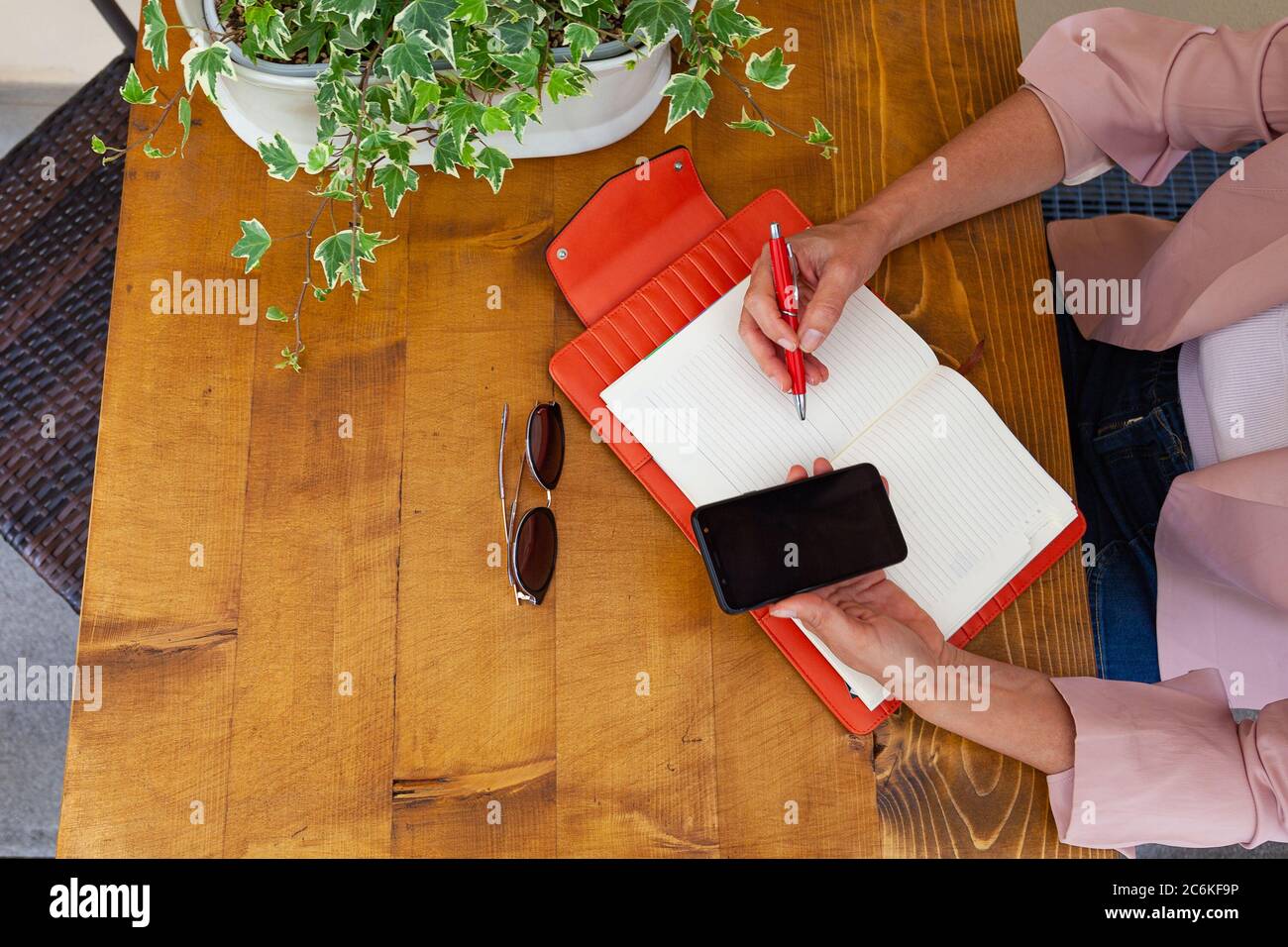 Office agenda writing hi-res stock photography and images - Alamy