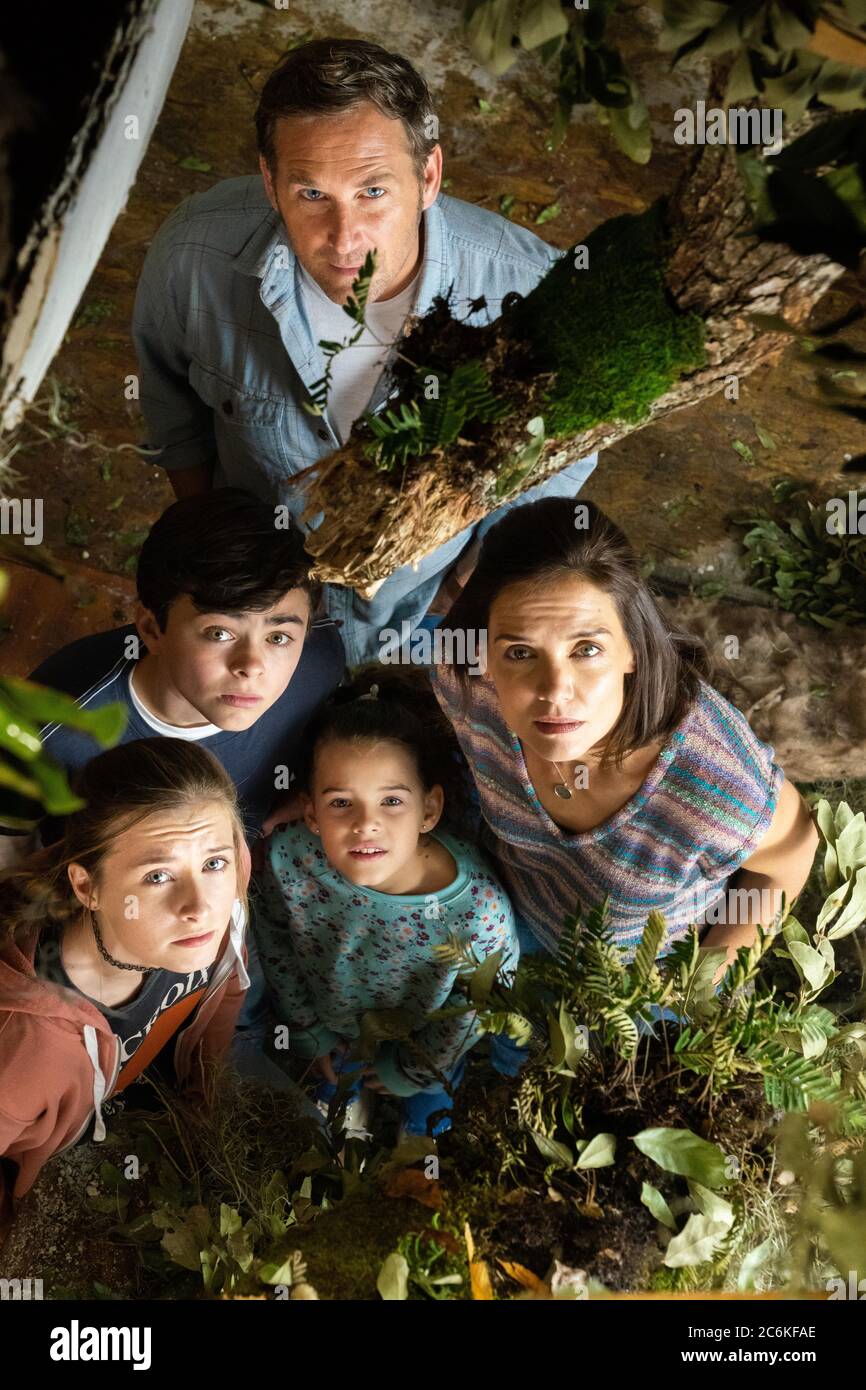 USA. Katie Holmes, Aidan Pierce Brennan , Chloe Lee, Sarah Hoffmeister ...