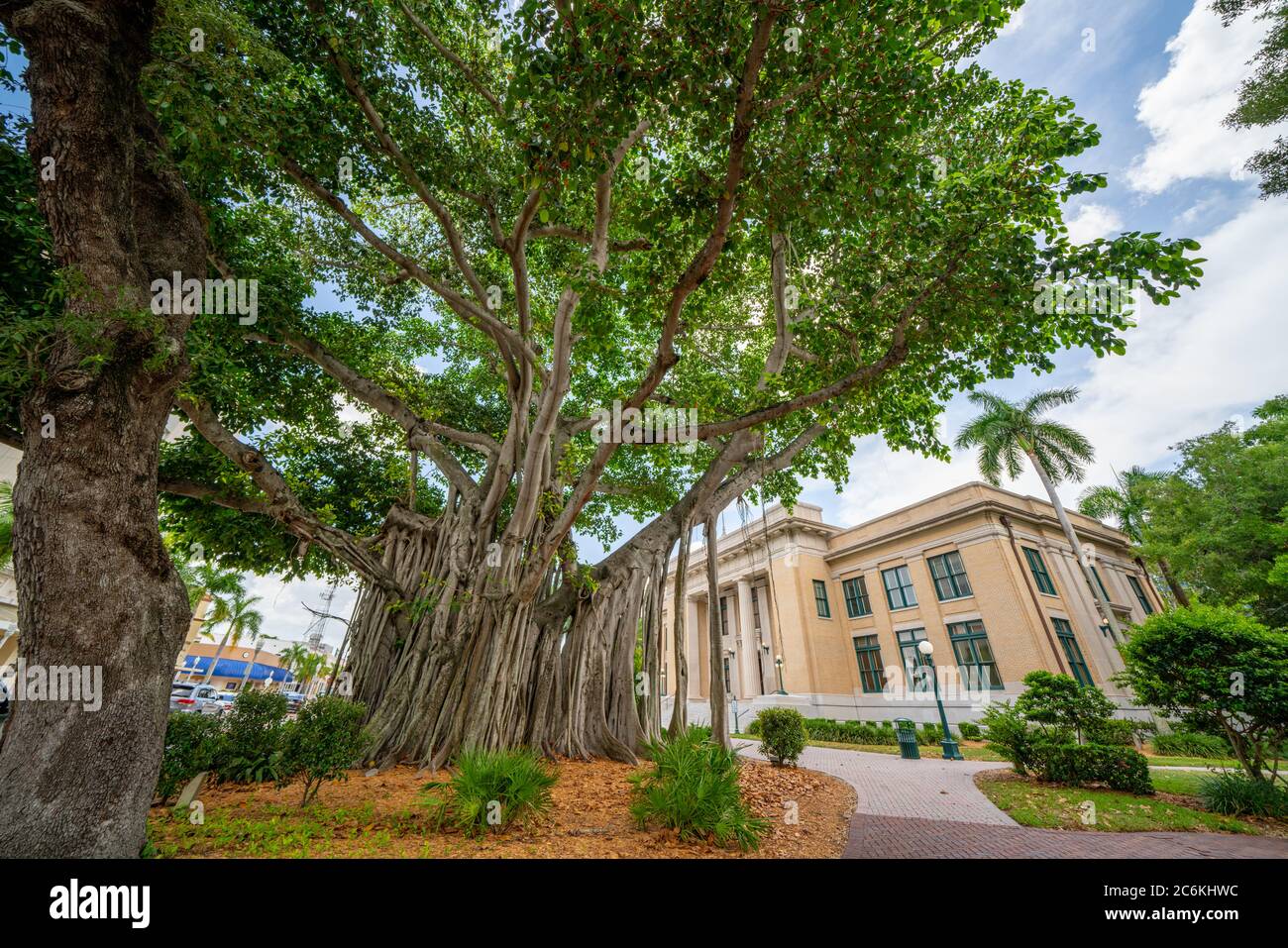 Lee county courthouse hi-res stock photography and images - Alamy