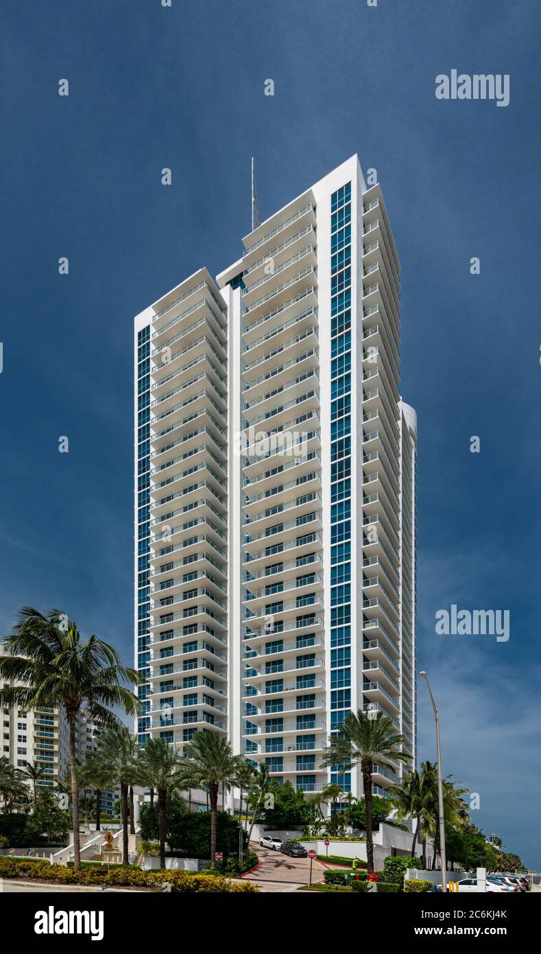 Photo of the Ocean Palms building Hollywood Beach FL Stock Photo - Alamy