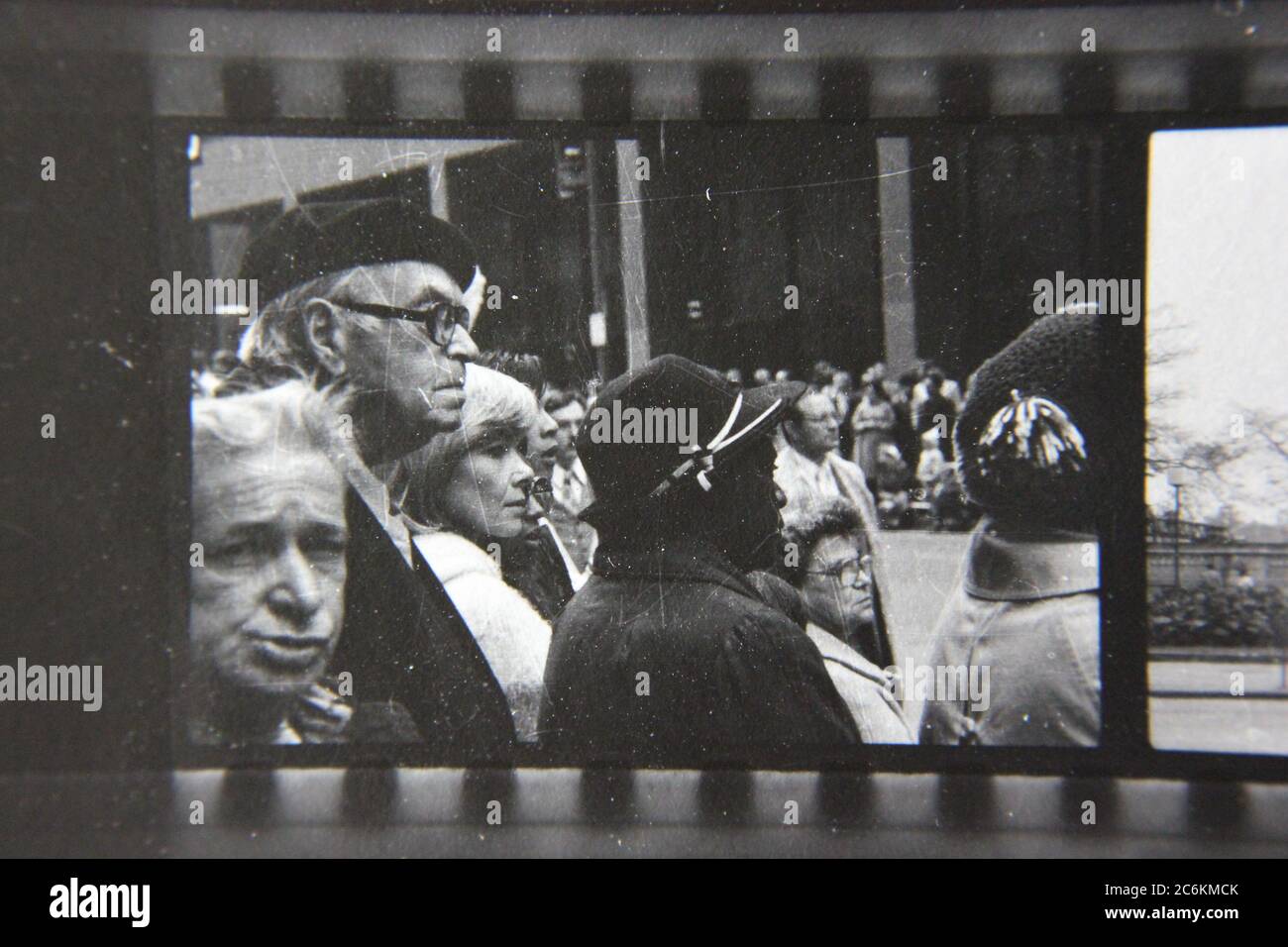 1970s crowd sidewalk hi-res stock photography and images - Alamy