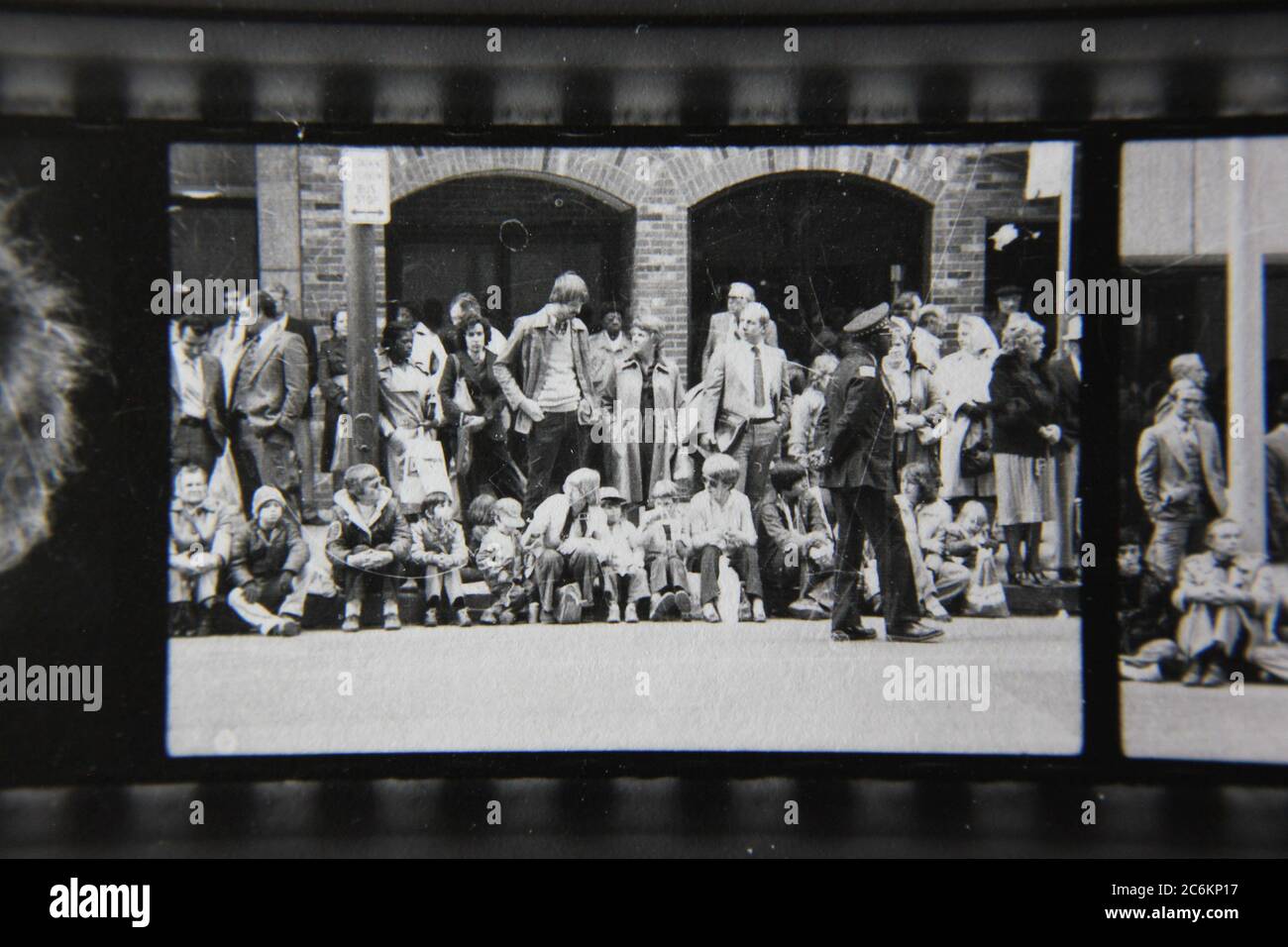 1970s crowd sidewalk hi-res stock photography and images - Alamy