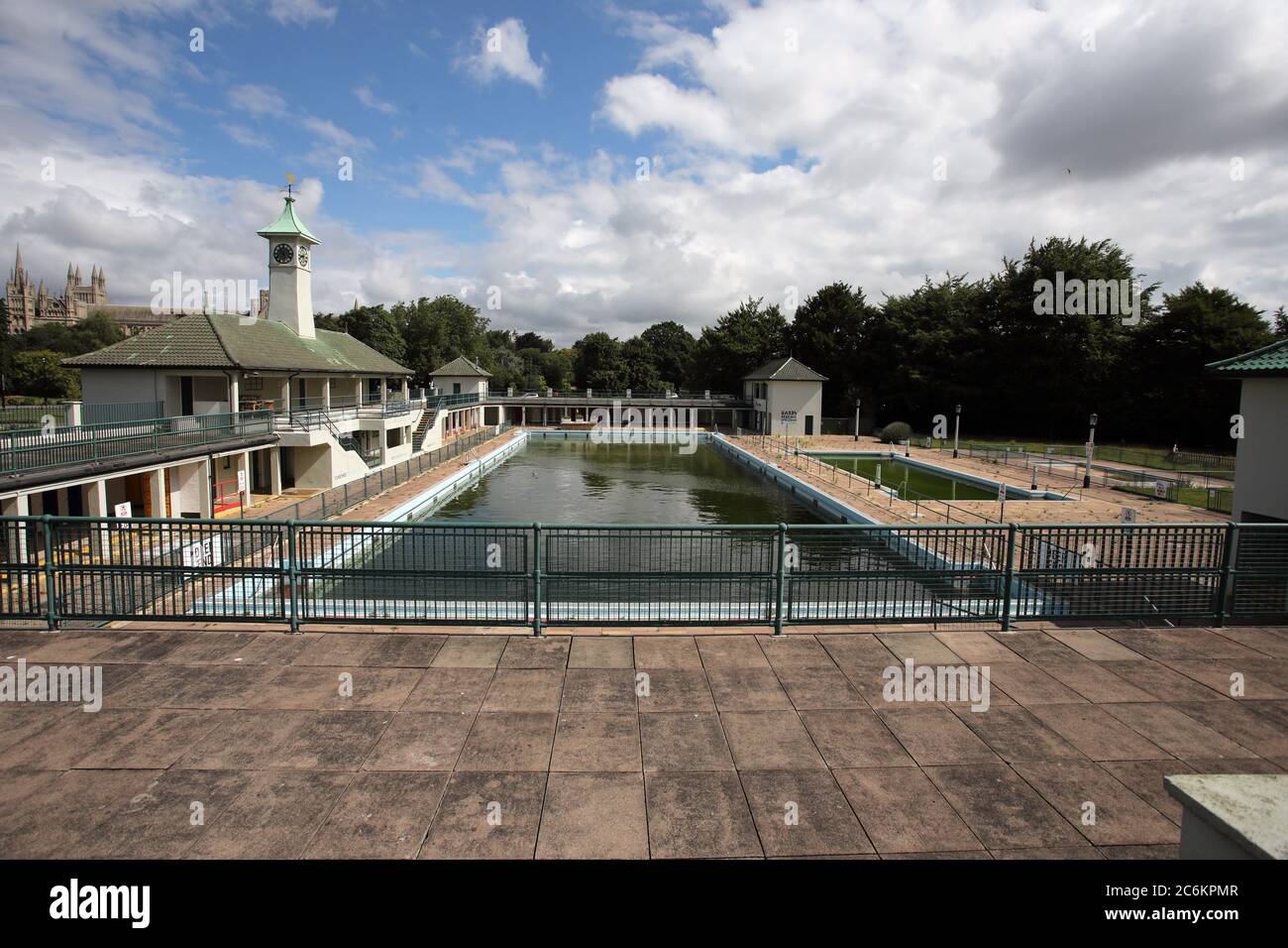 Peterborough, UK. 10th July, 2020. Peterborough Lido stands empty and ...