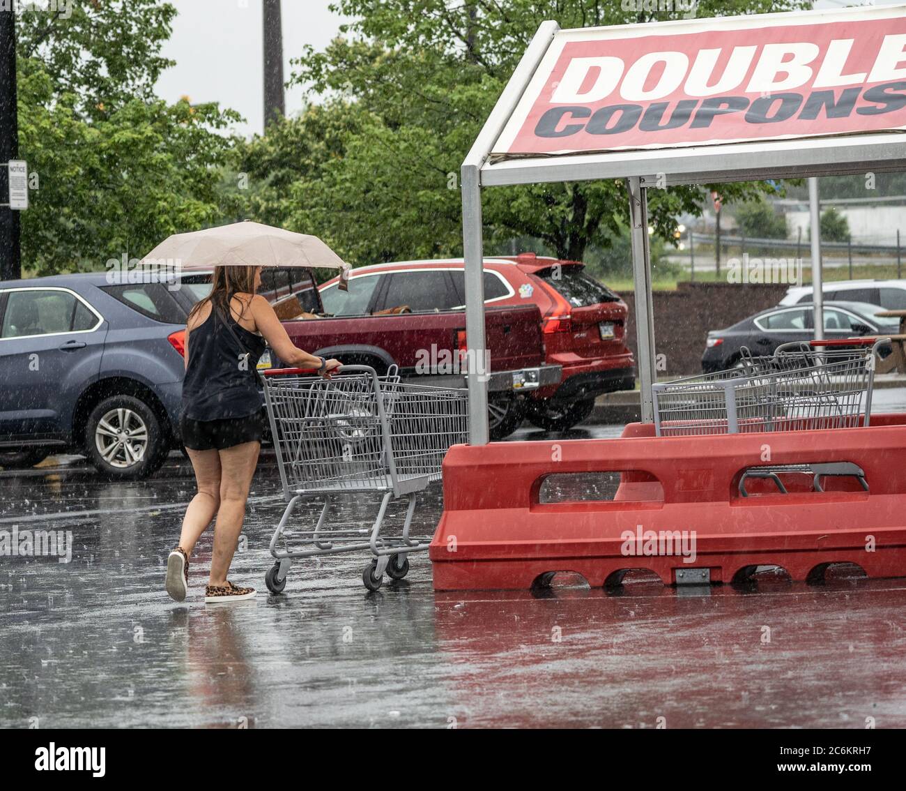 Woman pushing cart in rain hi-res stock photography and images - Alamy