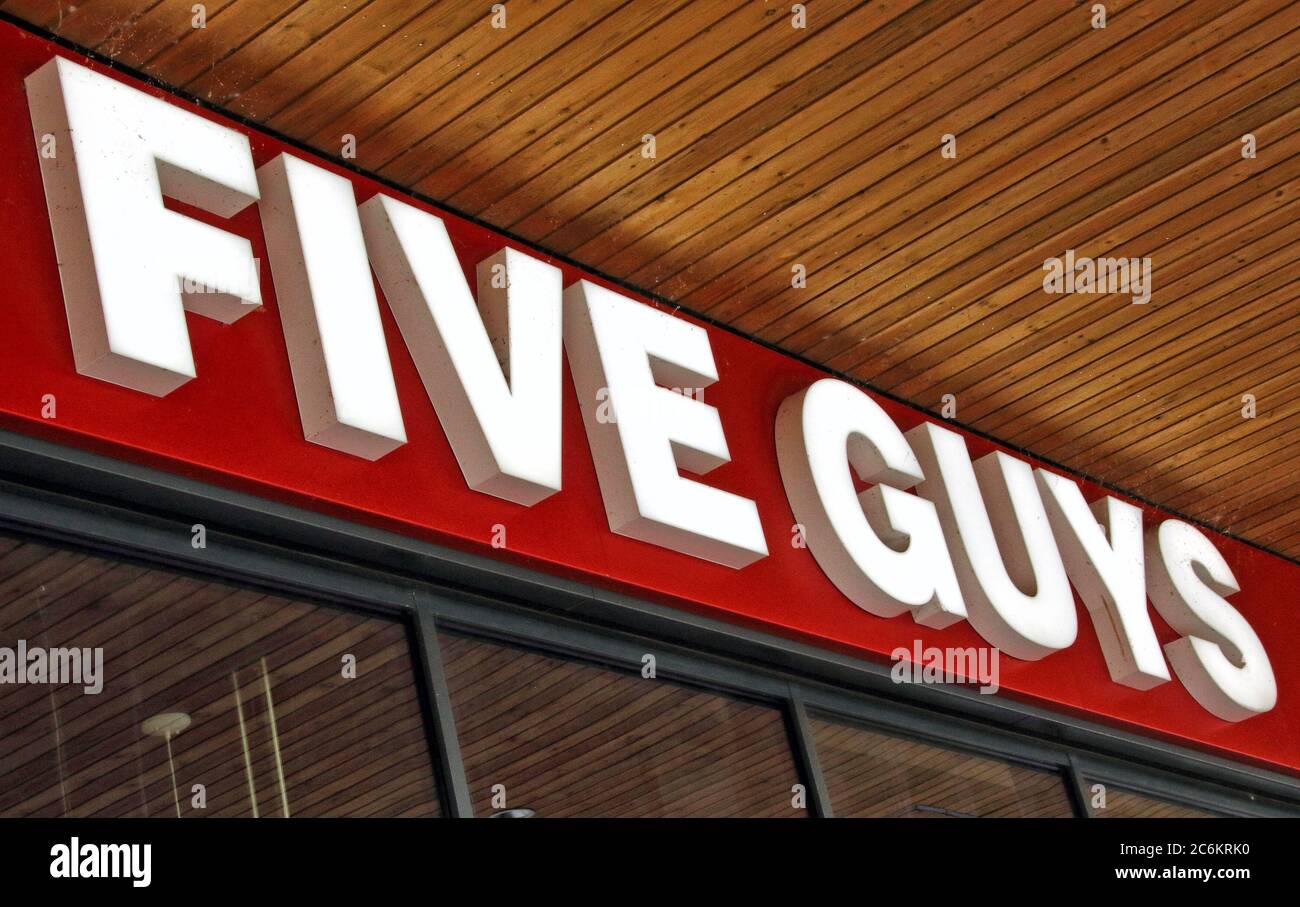 Five guys shop hi-res stock photography and images - Alamy