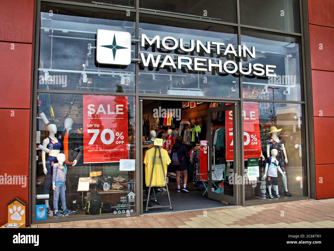 Mountain warehouse logo hi-res stock photography and images - Alamy