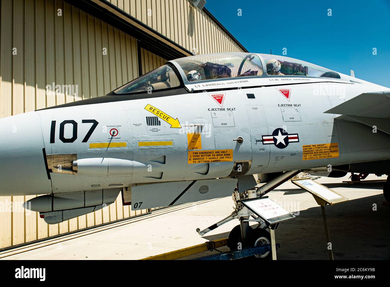 F 14 tomcat cockpit hi-res stock photography and images - Alamy