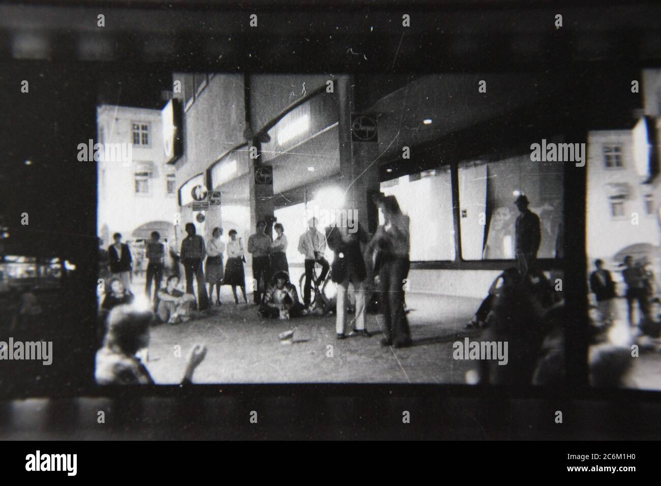 1970s crowd sidewalk hi-res stock photography and images - Alamy