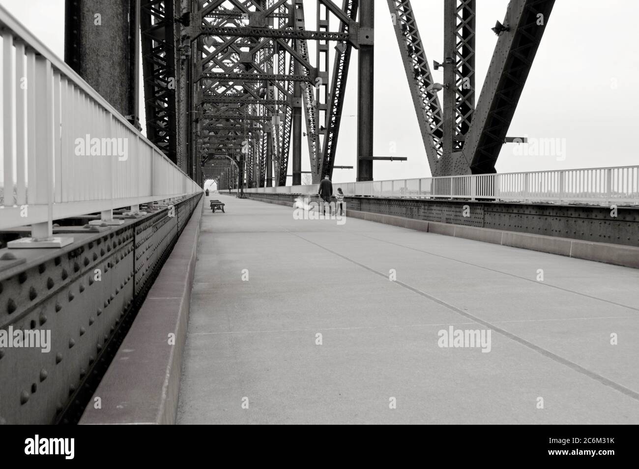 Big Four Bridge over the Ohio River connecting Louisville, Kentucky and ...