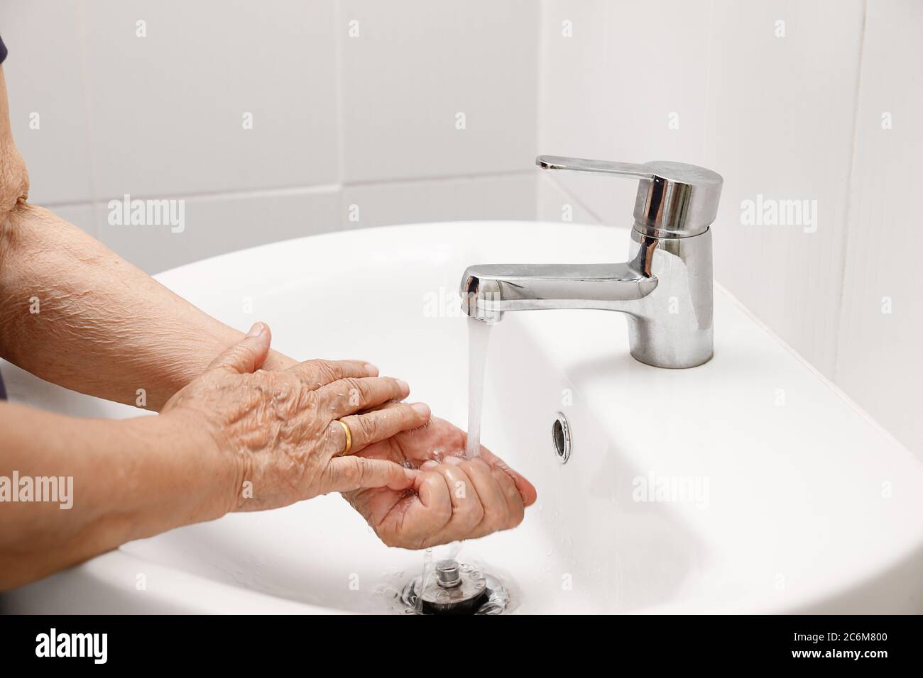 Slow motion water splash hand hi-res stock photography and images - Alamy