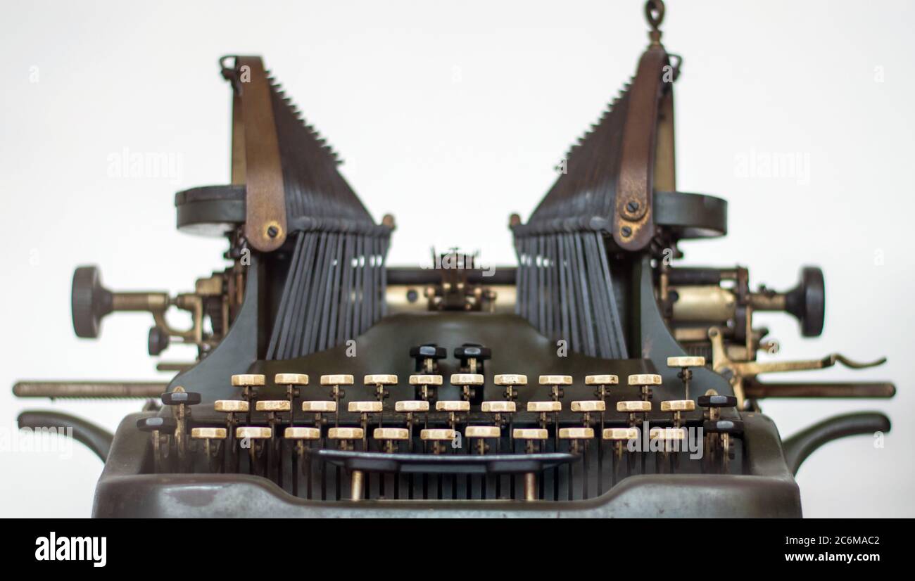 An old antique typewriter. Front view Stock Photo - Alamy