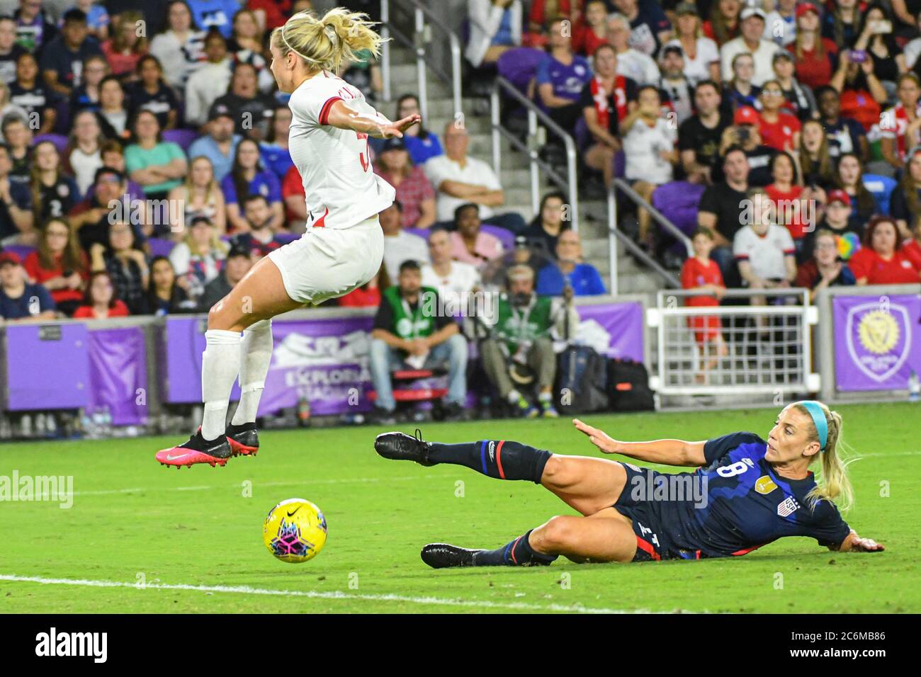 Julie ertz soccer hi-res stock photography and images - Alamy