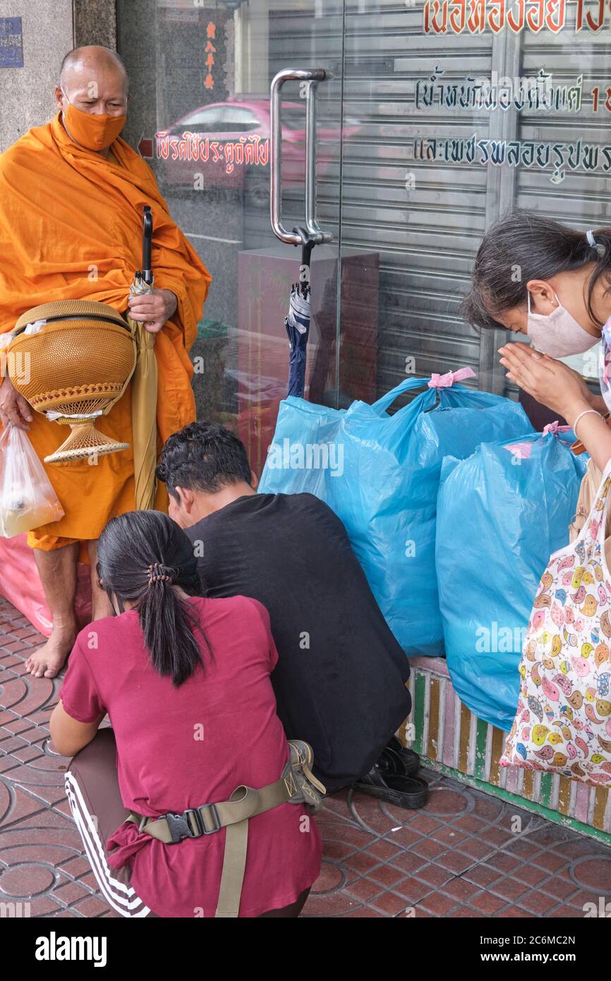 Morning begging alms buddhist monks hi-res stock photography and images ...