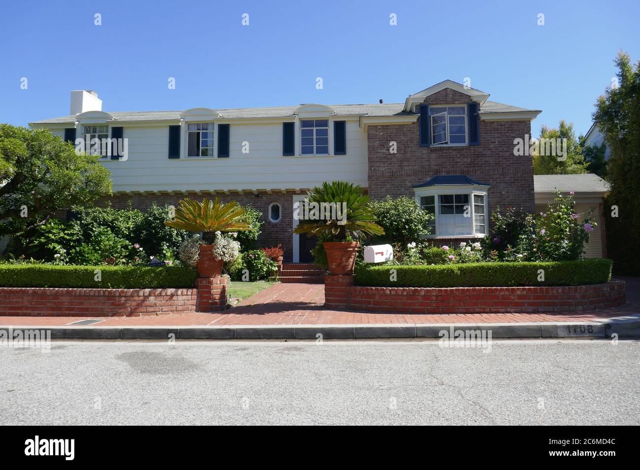 Hedda hopper hi-res stock photography and images - Alamy